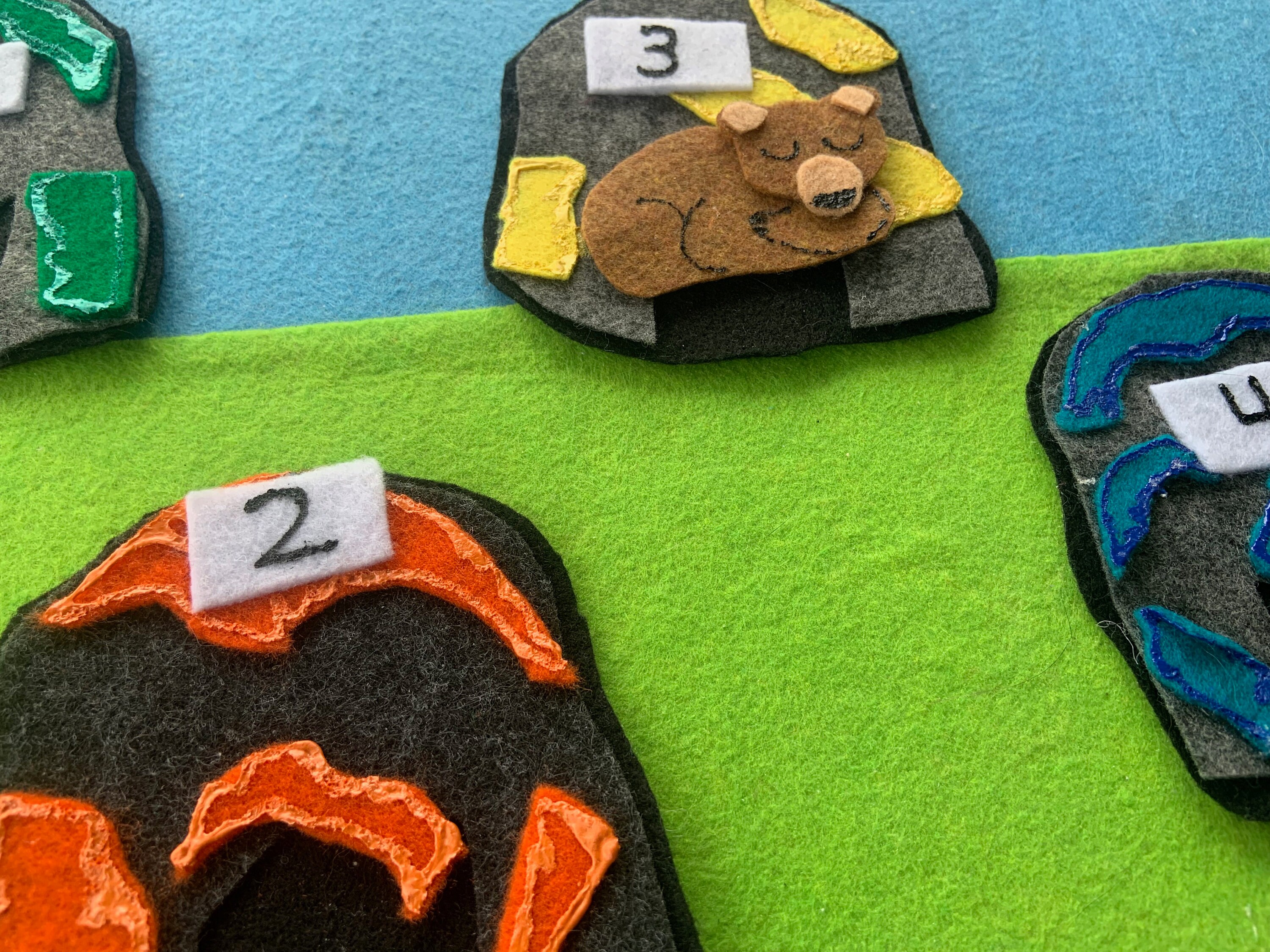 Hibernating Bear Flannelboard Hiding Game - Etsy