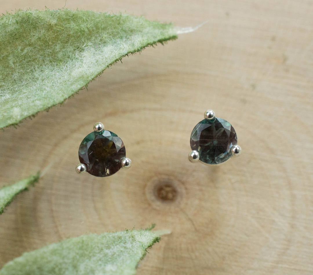 Green Oregon Sunstone Earrings; Natural Untreated Sunstone; 0.470cts - Etsy