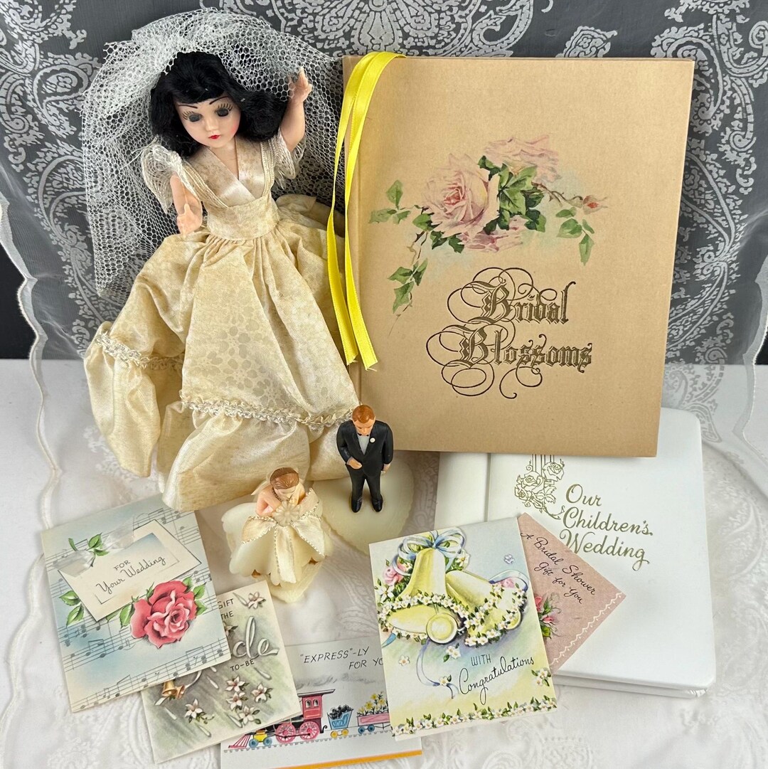 Vintage Wedding Cake Topper, MCM Bride and Groom Decor, Nostalgic ...
