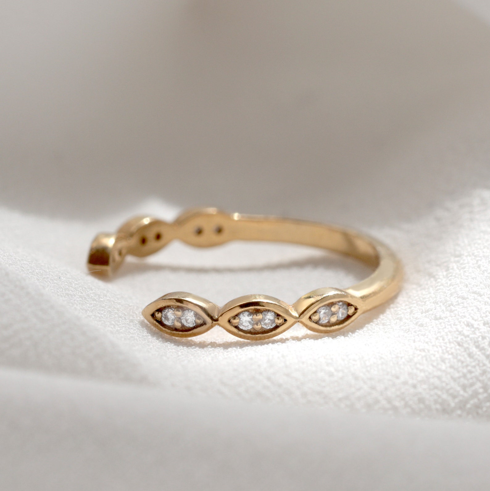 Leaf Band With 12 Diamonds in Silver or Solid Gold Stackable - Etsy