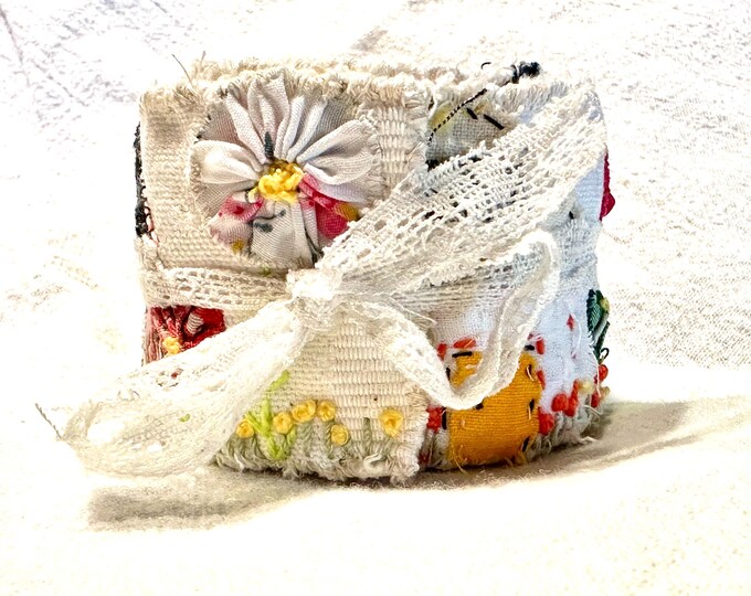 Hand Stitched Fabric Snippet Roll-little Country Cottage Houses Theme ...