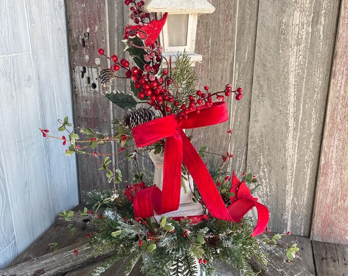 Classic Christmas Cardinal Floral Lamp Post Arrangement Table ...