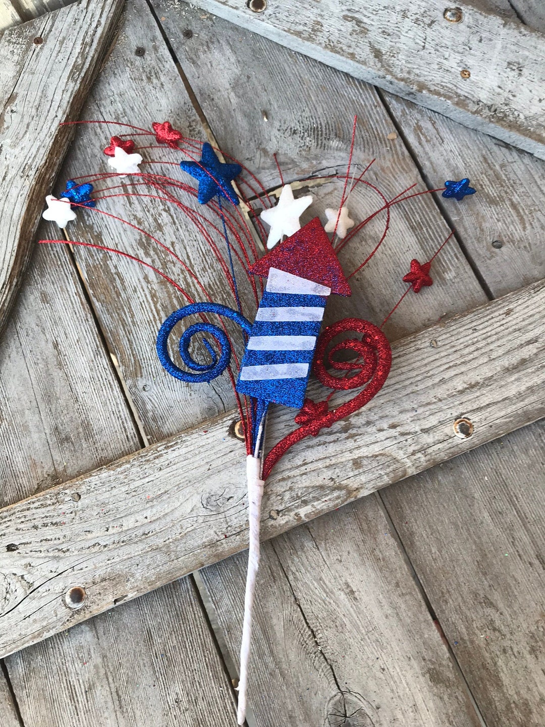 Patriotic Rocket With Curly Grass Stem, Americana Rocket Wreath ...