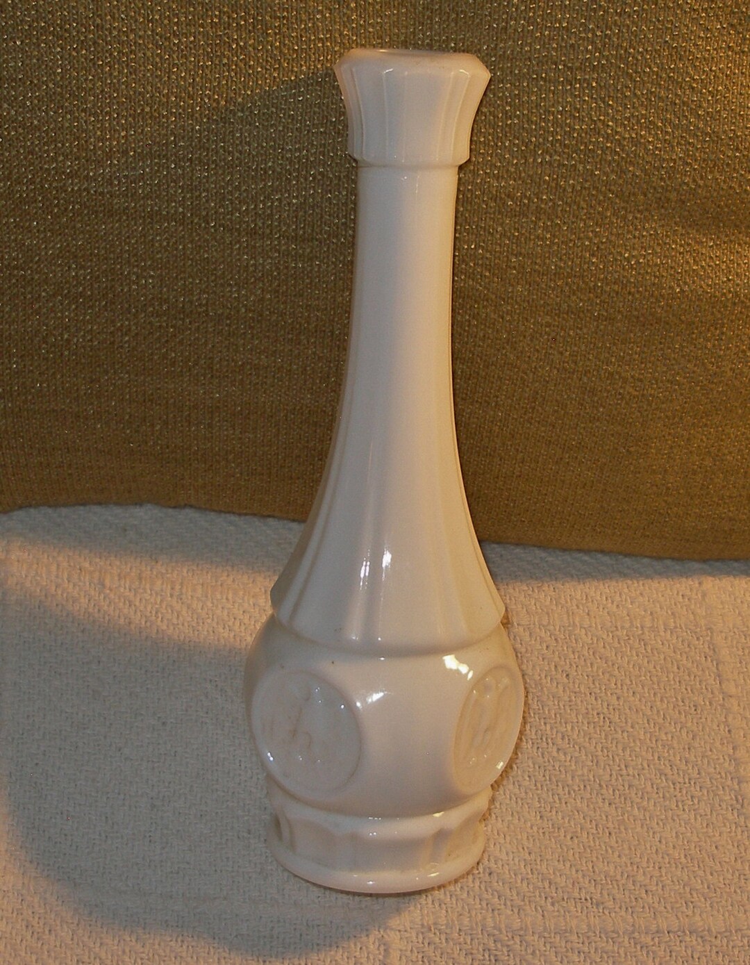 WHEATON MILK GLASS Eagle Bud Vase - Etsy