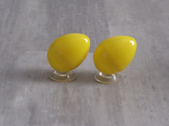 Vintage EGG Shaped Salt and Pepper Shakers | Etsy