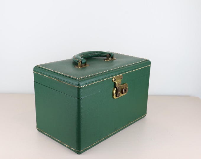 Vintage Green Carry on / Train Case / Luggage - Etsy