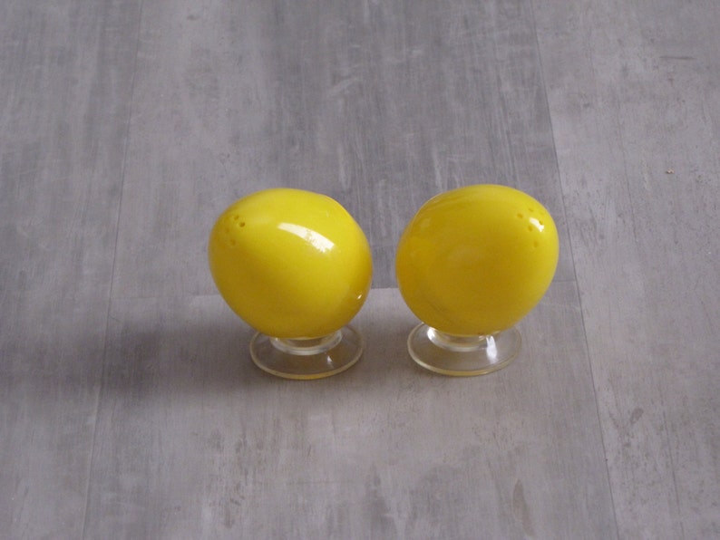 Vintage EGG Shaped Salt and Pepper Shakers - Etsy