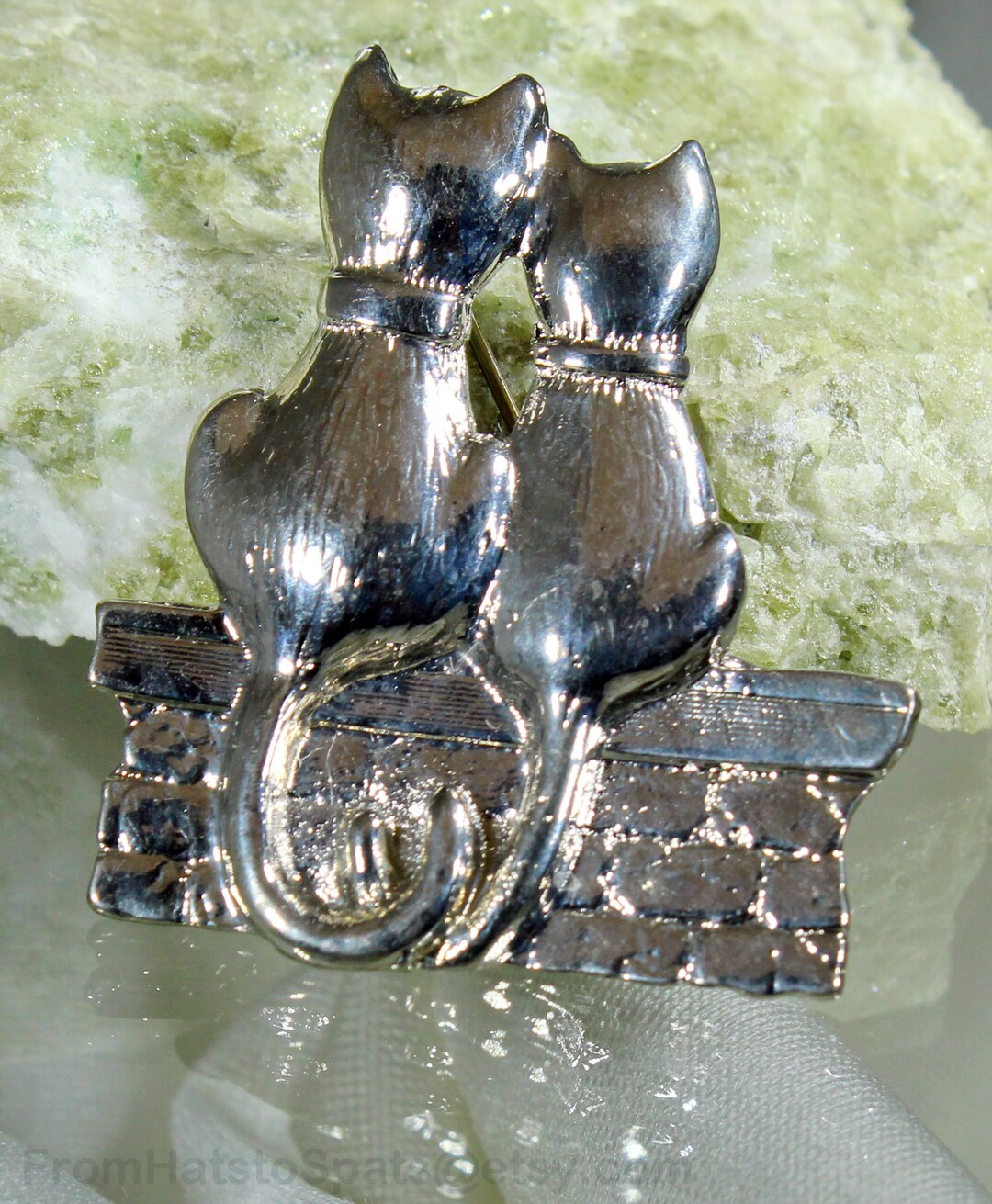 Vintage Figural Pin of Courting Cats Sitting on a Brick Wall. Large ...