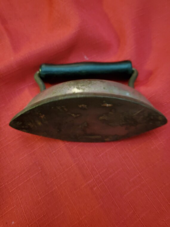 Memorabilia Collectibles Vintage 1920's Child Sad Iron Toy Art ...