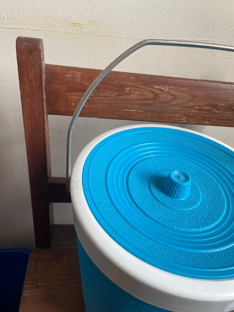 Excellent Vintage 70s Beacon Industries Bluebird Blue Tall Round Cooler ...