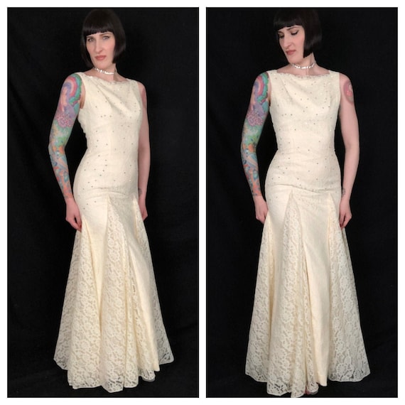 Vintage Early 1960's Ivory Lace Hourglass Mermaid Hem… - Gem