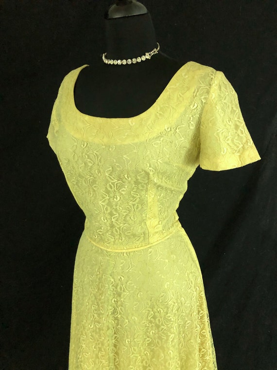 XL Vintage Early 1960's Light Chartreuse Green Lace +… - Gem