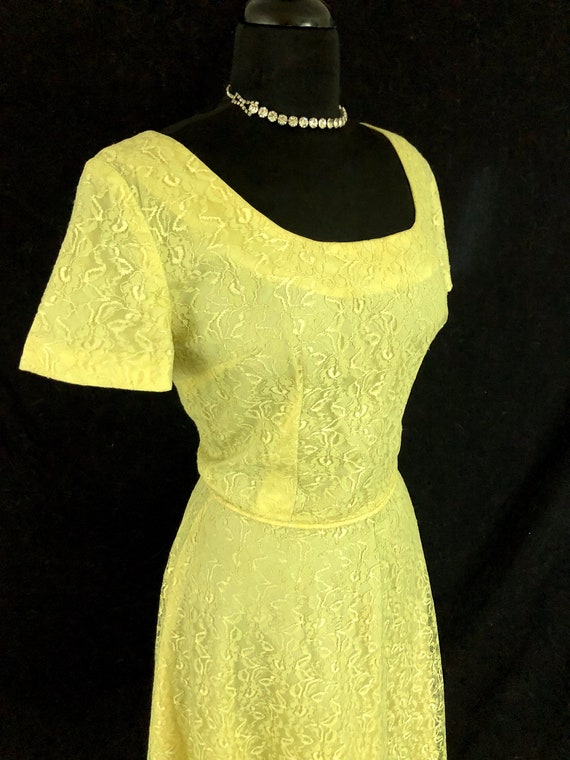 XL Vintage Early 1960's Light Chartreuse Green Lace +… - Gem