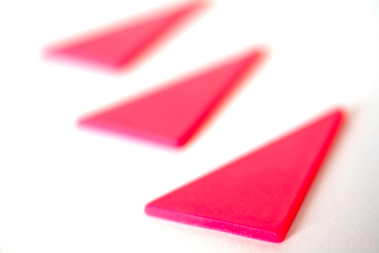 90s' Fluorescent Pink Triangles. Vintage Geometric Fluo Form. 3 Pieces ...