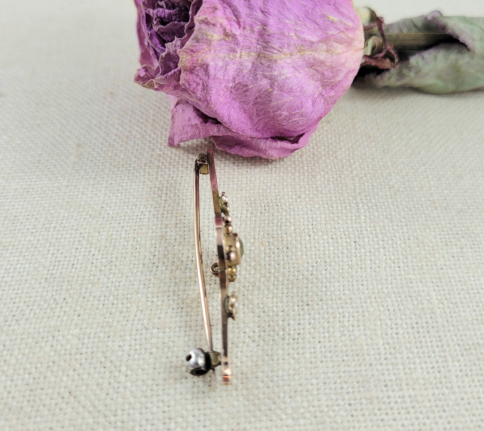 Edwardian 9ct Rose Gold Bar Pin Set With a Round Peridot and Seed ...