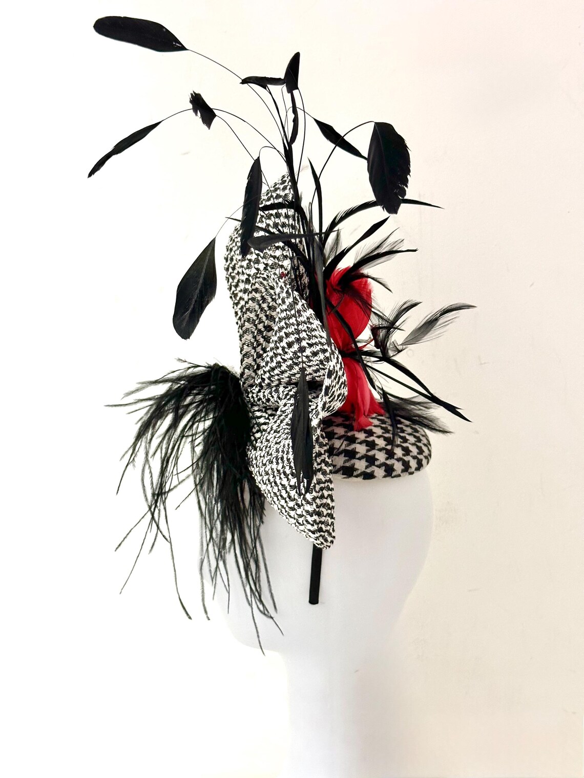 Black White Red Feather Fascinator Hat: 3 D Fascinator, Red Rose Black White Tweed Fascintor Hat ...