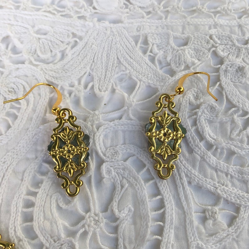 VICTORIAN Style Flower Filigree DEEP PURPLE Acrylic Crystal - Etsy