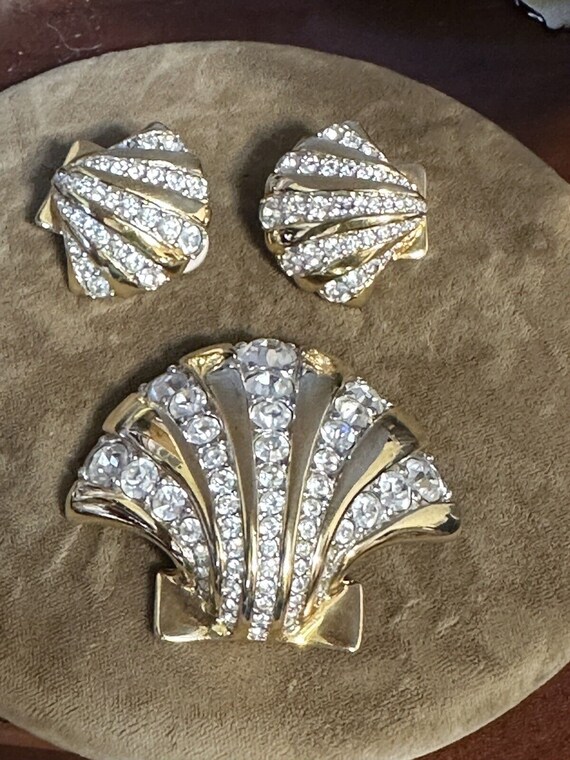 Swarovski Swan Logo Goldtone Conch Shell Pendant Neck… - Gem
