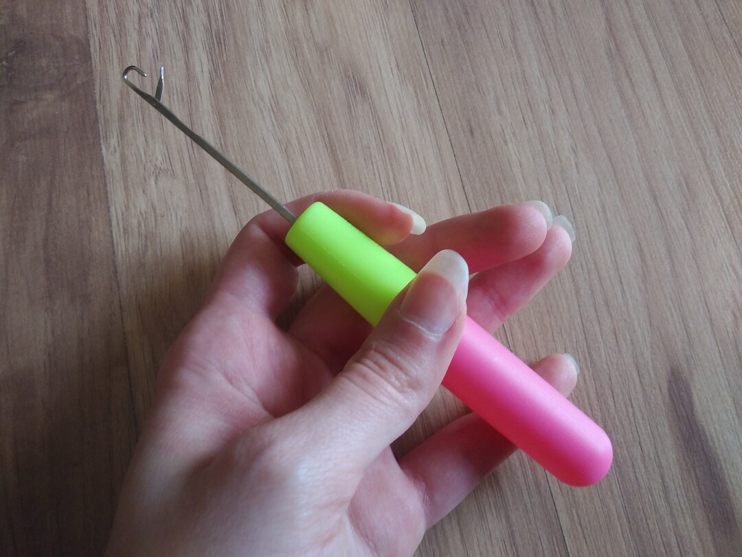 Plastic Latch Hook Tool for Easy Dread Install - Temporary Attachment ...