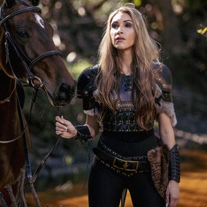 Female Leather Armor | Ladies Armor | Cuirass | Corset | Pauldrons | Breastplate | Shieldmaiden ...