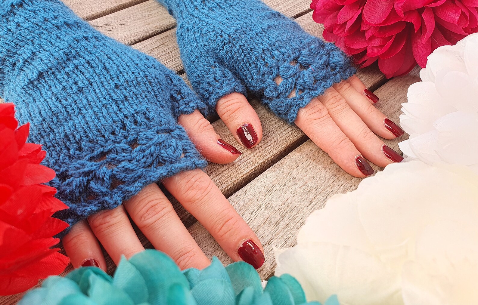 Fingerless Gloves Knitting Pattern, Knitted Gloves With Flower Edge ...
