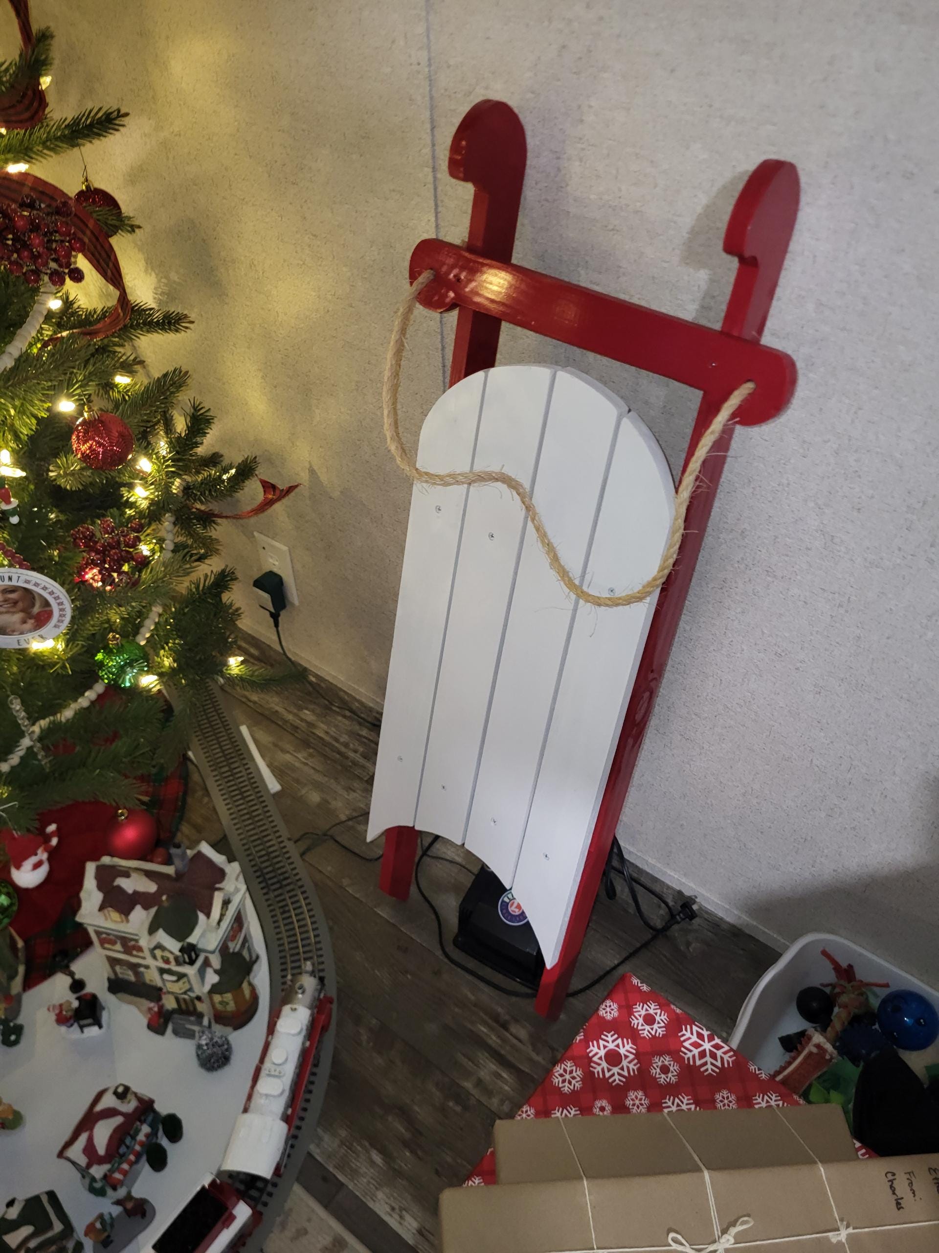 Easy DIY Rustic Christmas Sled Build Plans: Beginner Woodworking ...