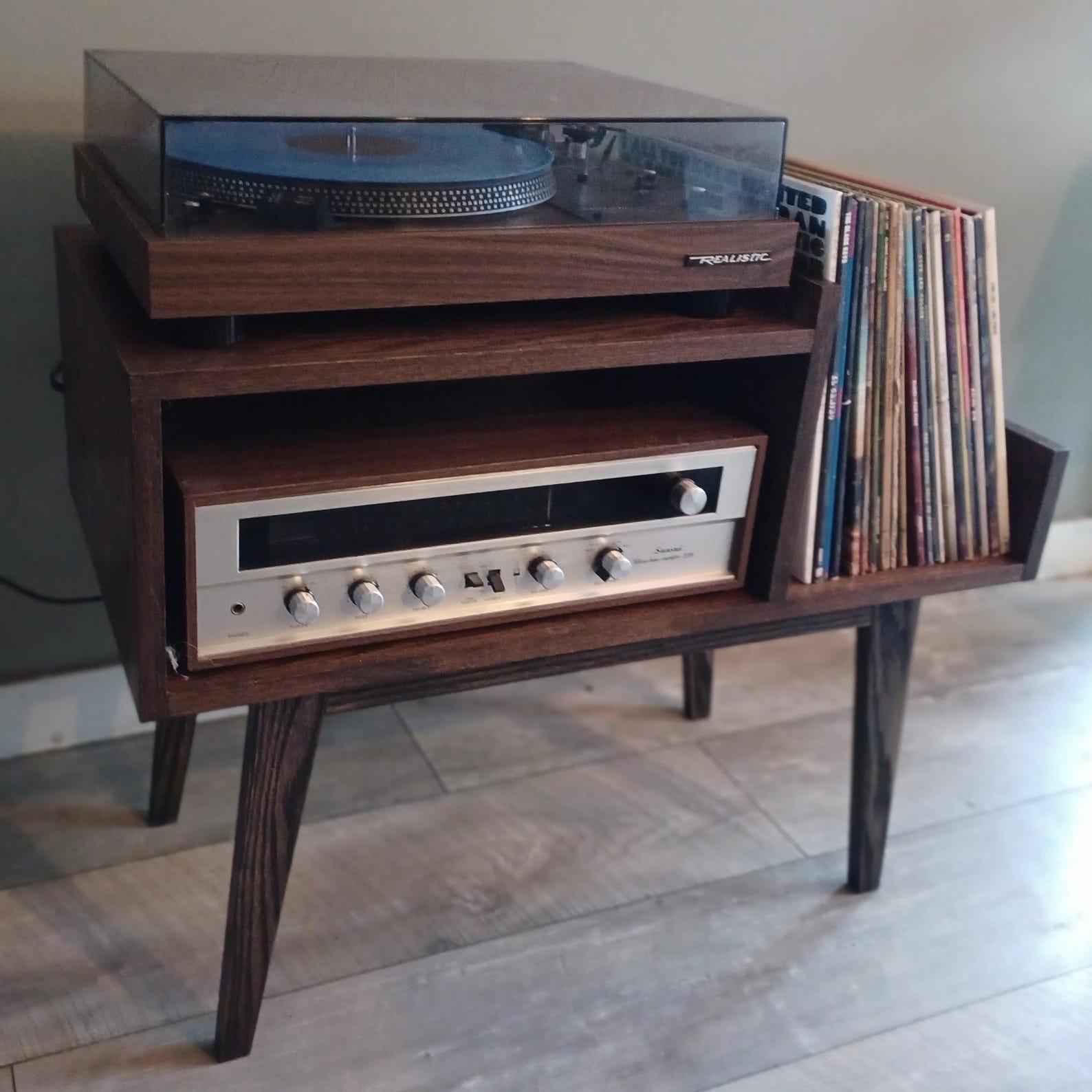 DIY Mid Century Modern Record Player Stand Plan: Beginner Woodworking ...