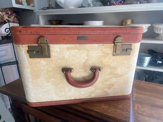 RARE square suitcase - Gem