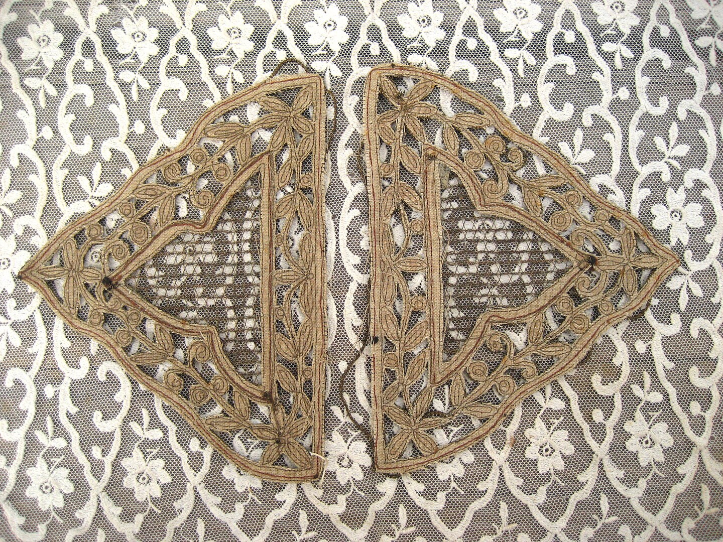 Vintage Antique Large Victorian Deco Bronze Metallic Lace Triangle ...