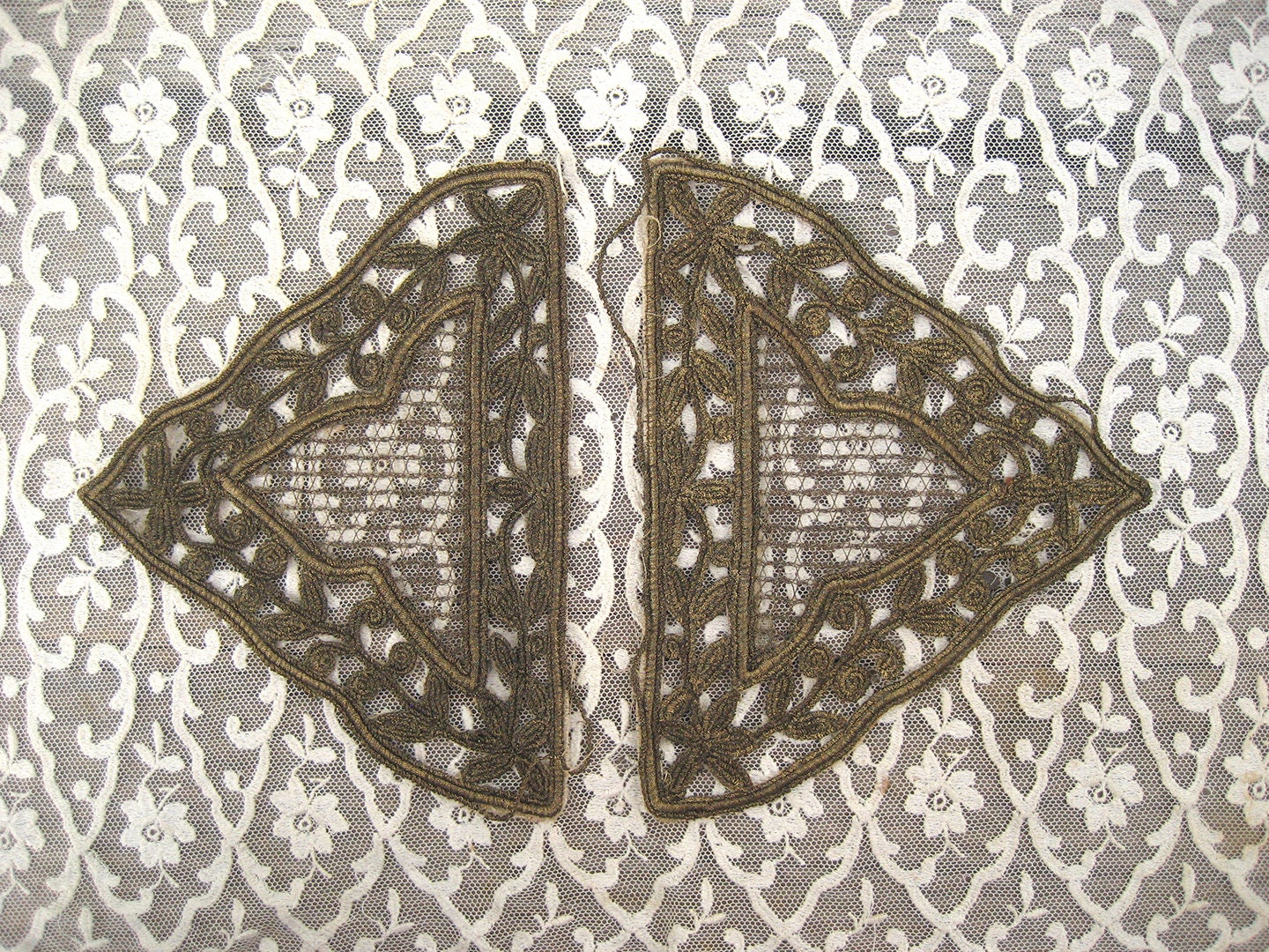 Vintage Antique Large Victorian Deco Bronze Metallic Lace Triangle ...