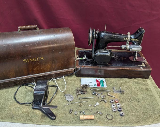 Vintage Singer Sewing Machine W/case & Foot Pedal Y711486 - Etsy