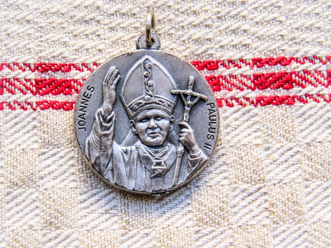 Pope John Paul II Pendan, Jubilee Year 1983, Joannes Paulus Wording in ...