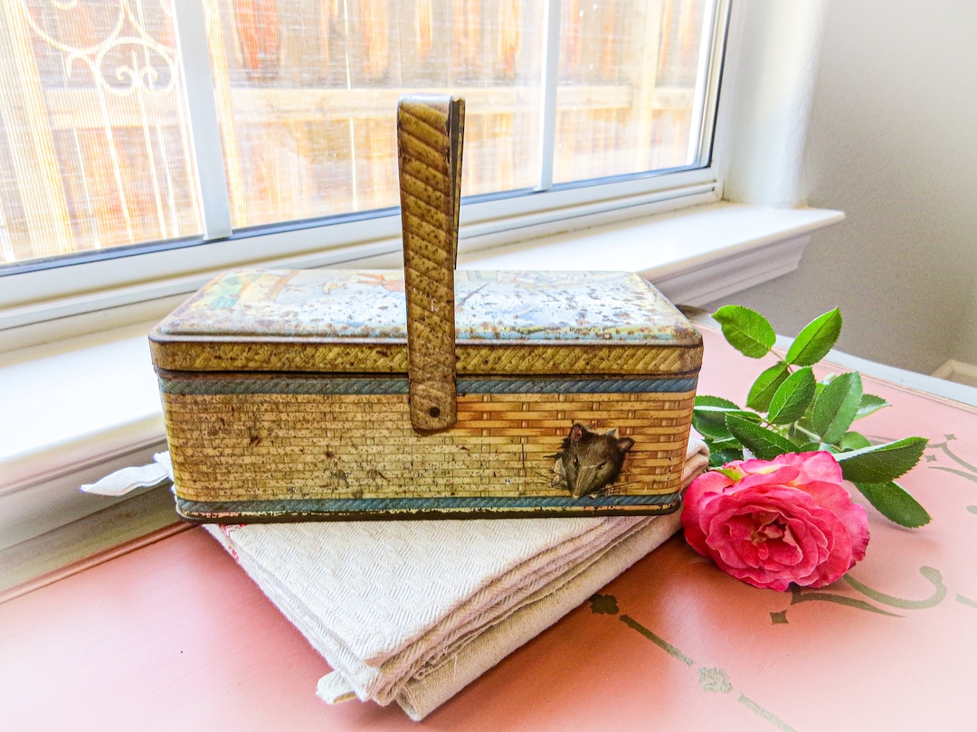 French Vintage Lunch Box Lunch Basket With Handle. Collectible. With ...