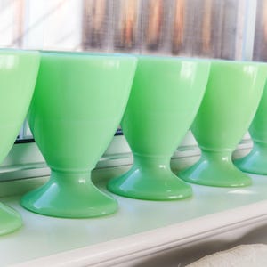 Vintage Jadeite Mckee Egg Cup, Jadite Fluoresces Under UV Black Light ...