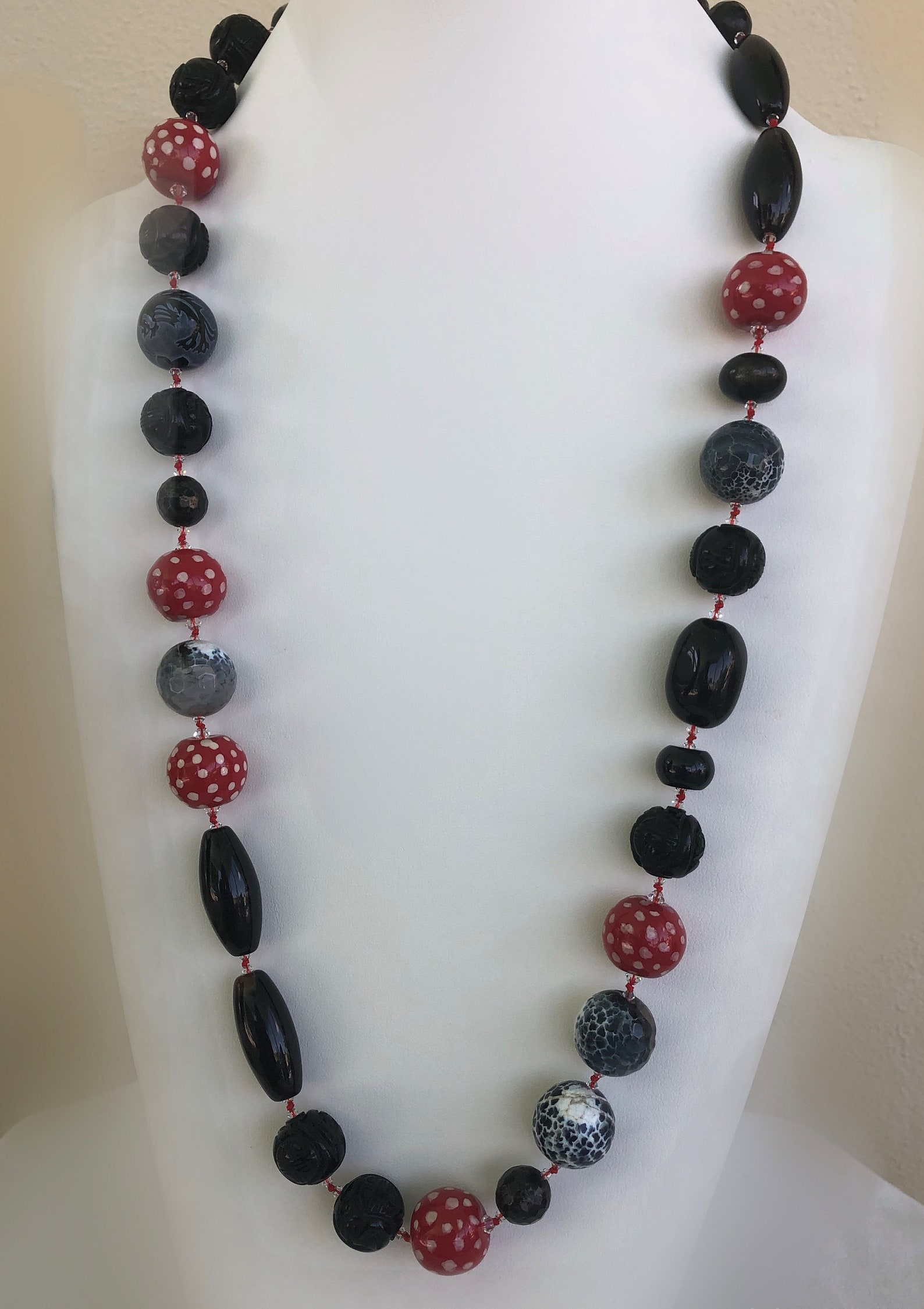 Black Jade Necklace Hand Knotted in Red Silk Thread 18 Mm - Etsy