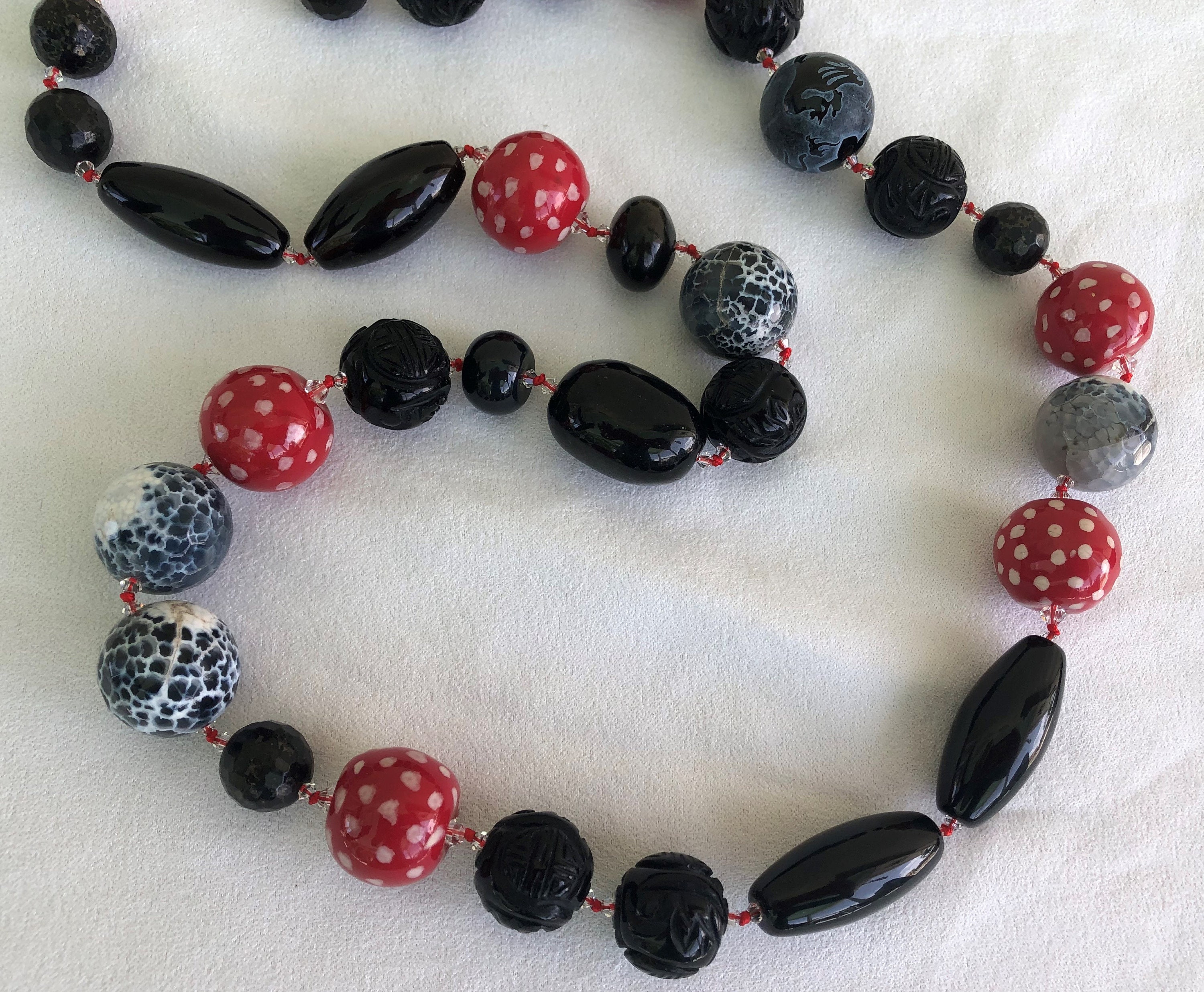 Black Jade Necklace Hand Knotted in Red Silk Thread 18 Mm - Etsy