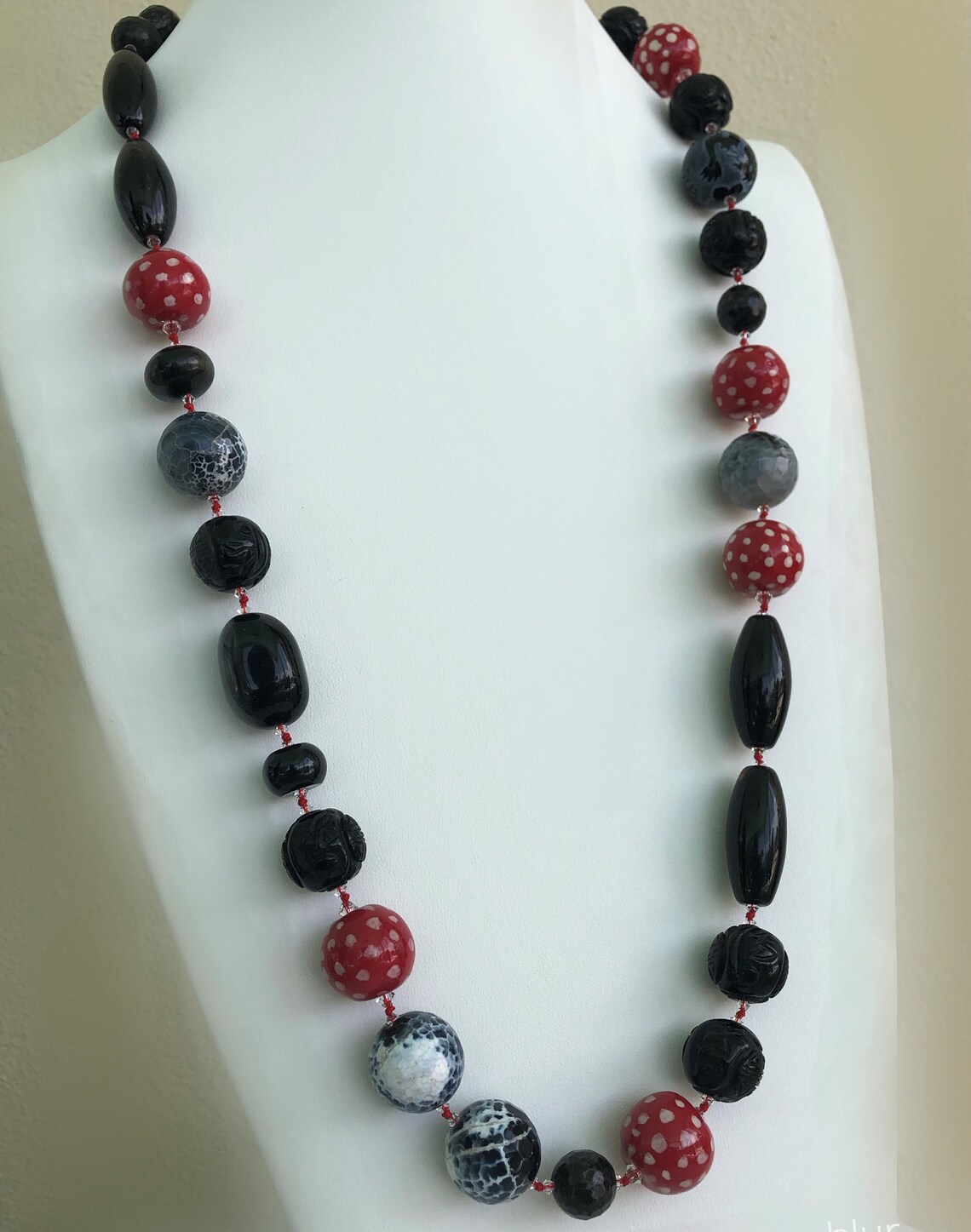 Black Jade Necklace Hand Knotted in Red Silk Thread 18 Mm - Etsy