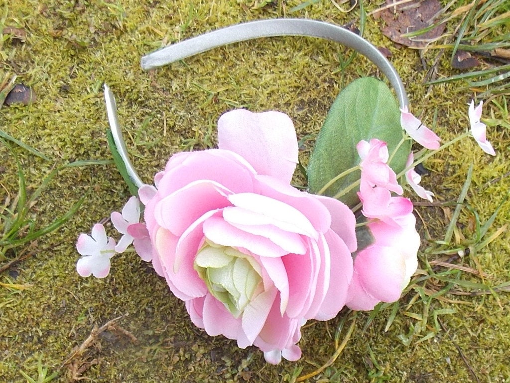 Light Pink Ranunculus Flower Crown With Green Leaves, Ranunculus ...