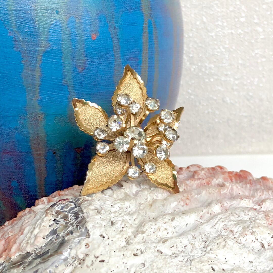 Gold Tone, Glass Stone Flower Brooch. - Etsy