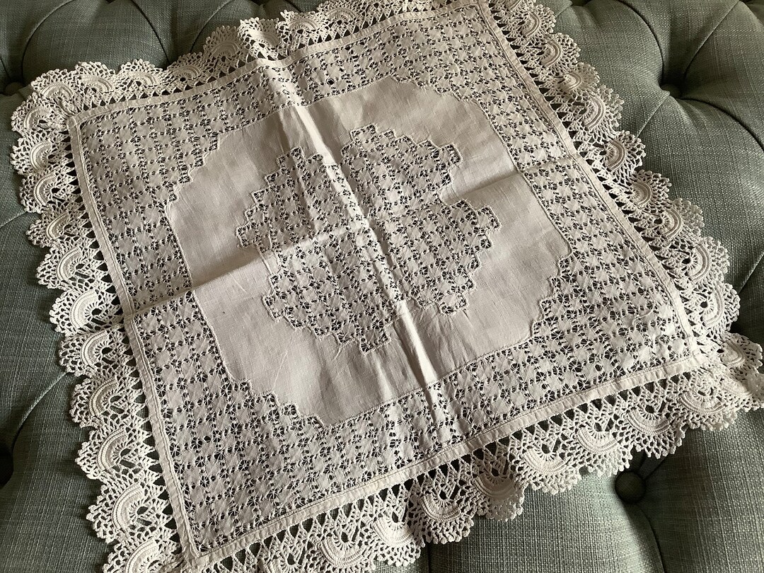 Beautiful Vintage Detailed Crochet Lace and Hand Work Square Tray Cover ...