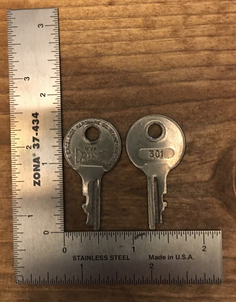 Set of 2 Vintage Excelsior Keys - Etsy