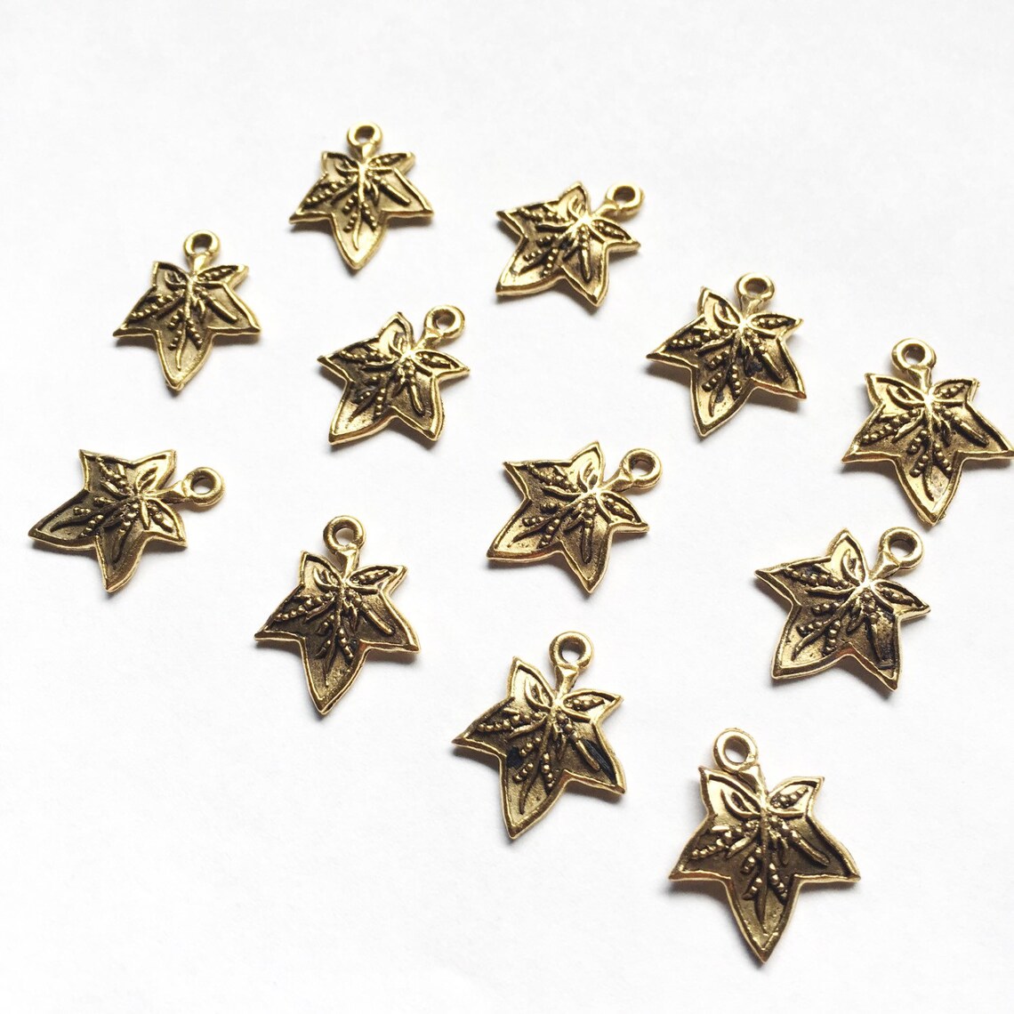 TWENTY FIVE 25 Ivy Leaf Charms / 25 Ivy Leaf Charm / | Etsy
