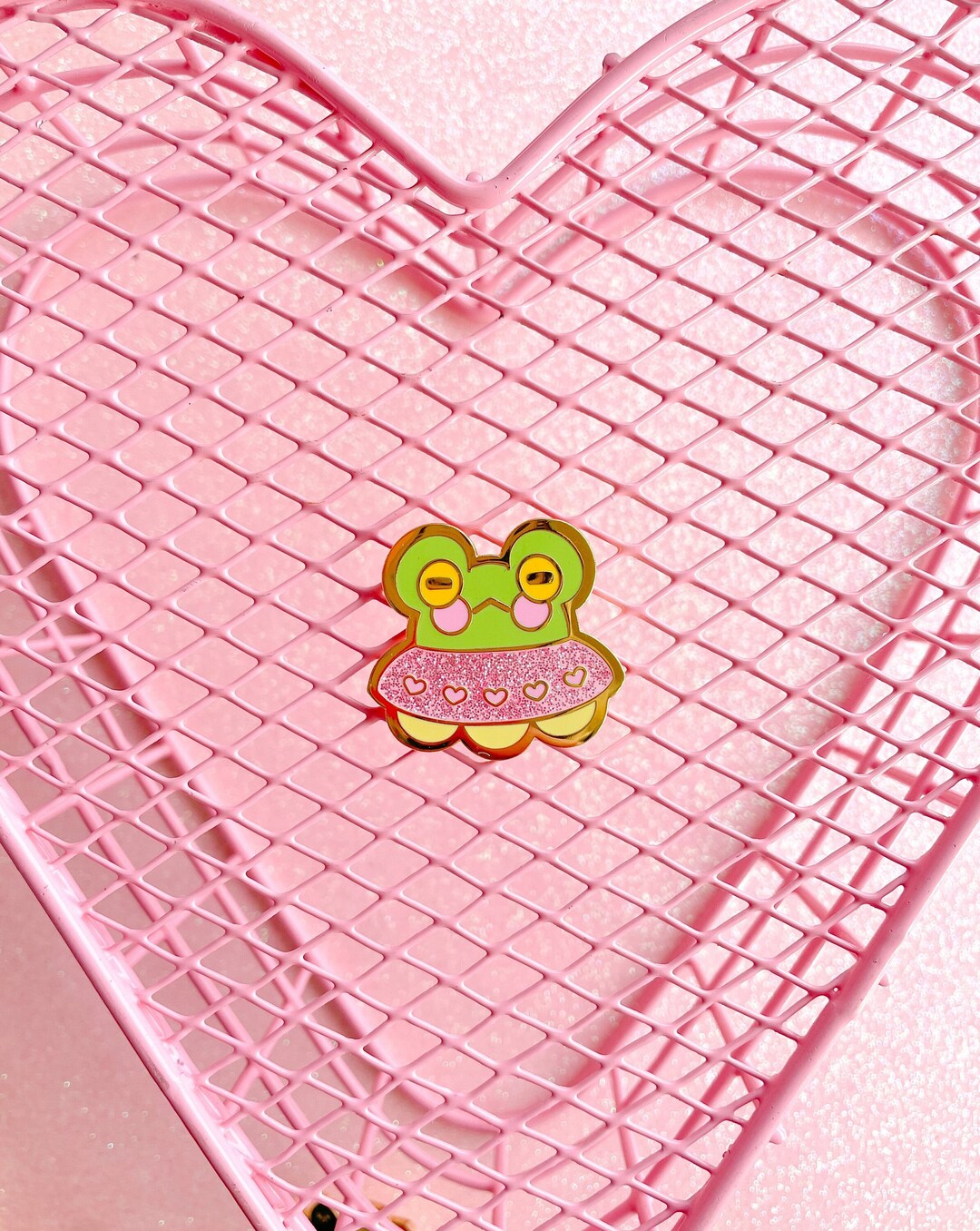 Alien Gunther Enamel Pin - Etsy