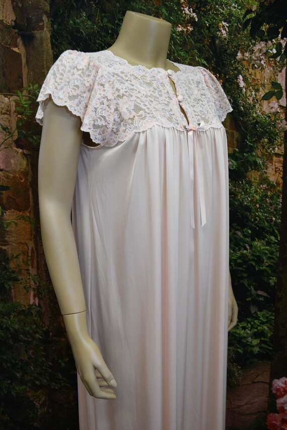 UNWORN Shadowline Pink Negligee Night Gown, Lace, Sat… - Gem