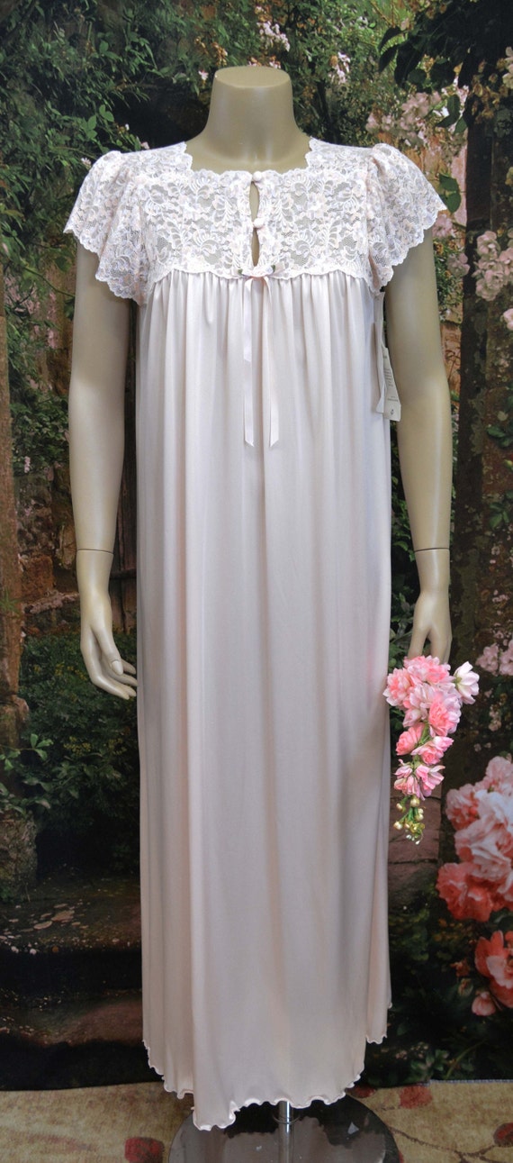 UNWORN Shadowline Pink Negligee Night Gown, Lace, Sat… - Gem