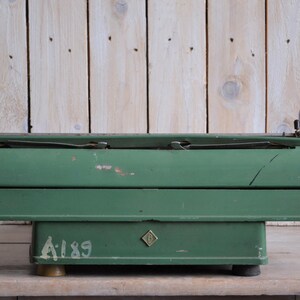 Antique Typewriter, Desktop Typing Machine, Old Green Typewriter ...