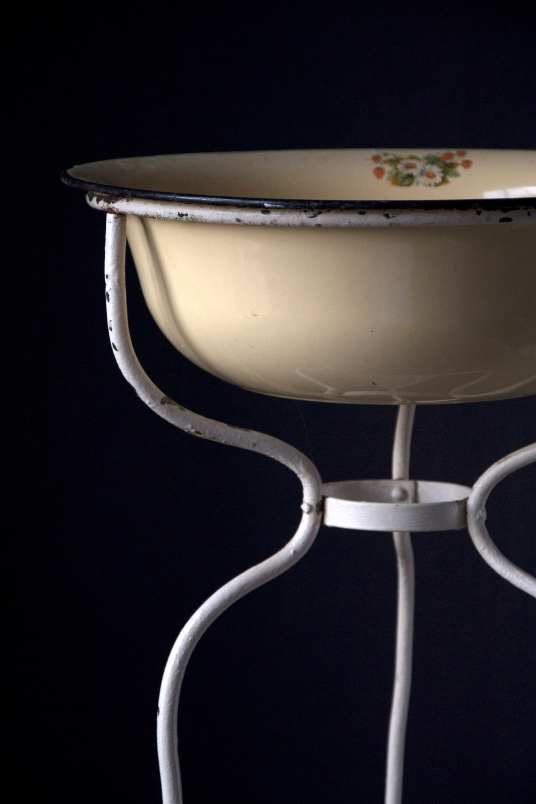 Antique Enamel Wash Basin With Iron Stand – Rustic Farmhouse Decor ...