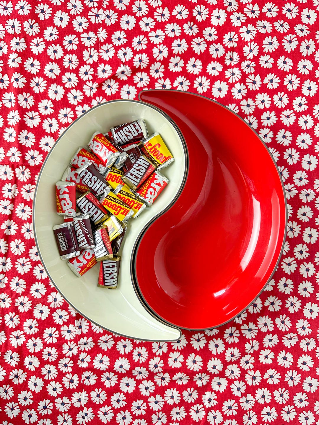 Vintage Snack Set Decorative Trays Melamine Red Black Robex Italy Yin ...