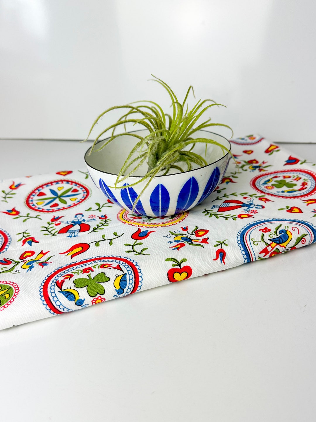 Vintage Pennsylvania Dutch Print Fabric Broadcloth Cotton Mid Weight 1 ...
