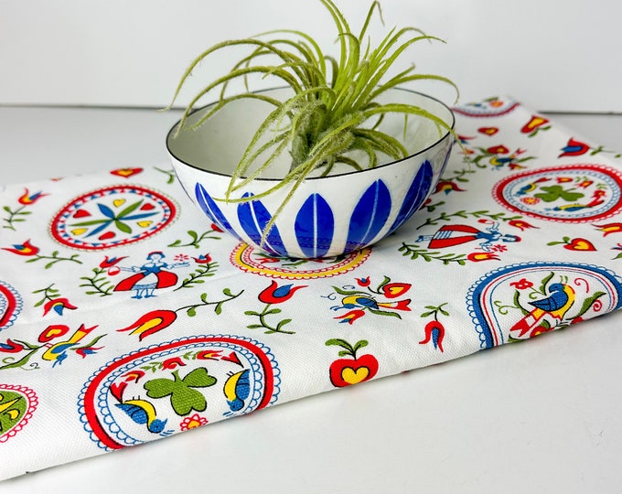 Vintage Pennsylvania Dutch Print Fabric Broadcloth Cotton Mid Weight 1 ...